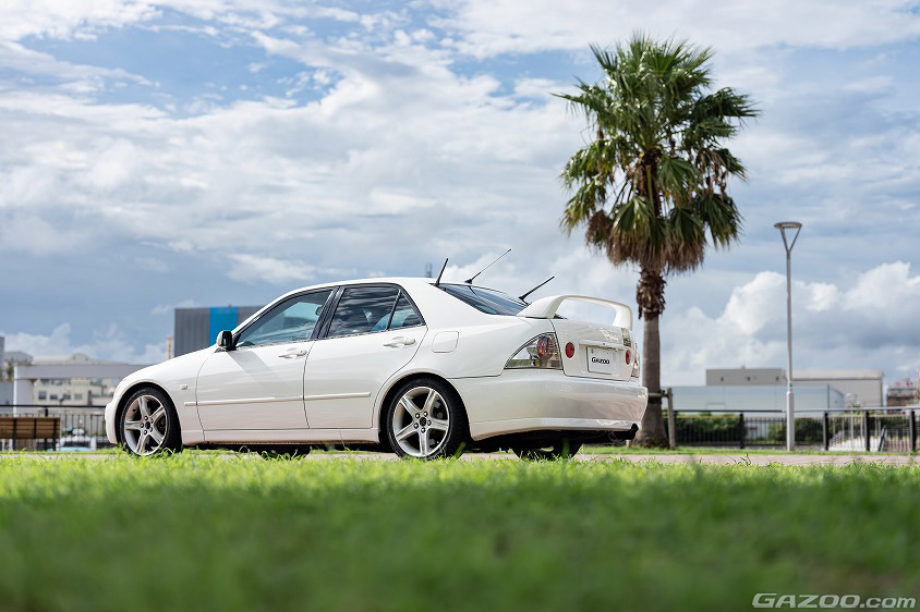 一家3世代が同じハンドルを握るアルテッツァは、家族の歴史そのもの | クルマ情報サイトｰGAZOO.com